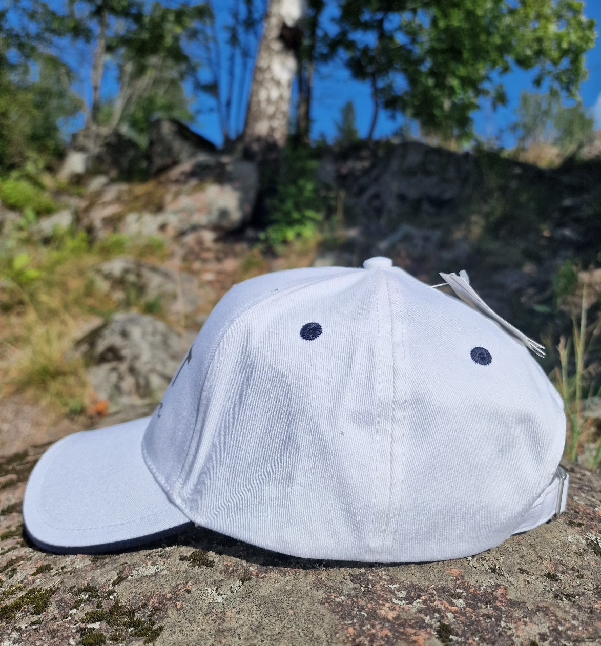 Halot Design valkoinen lippis UV-suojalla golf-kentille